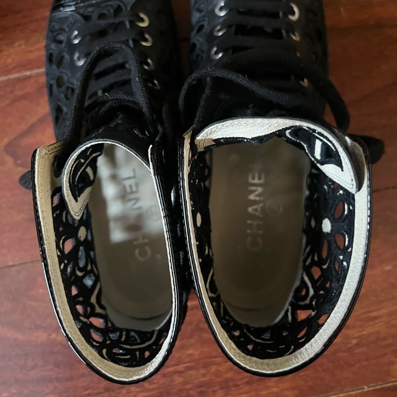 CHANEL | Shoes | Like New Chanel | Poshmark